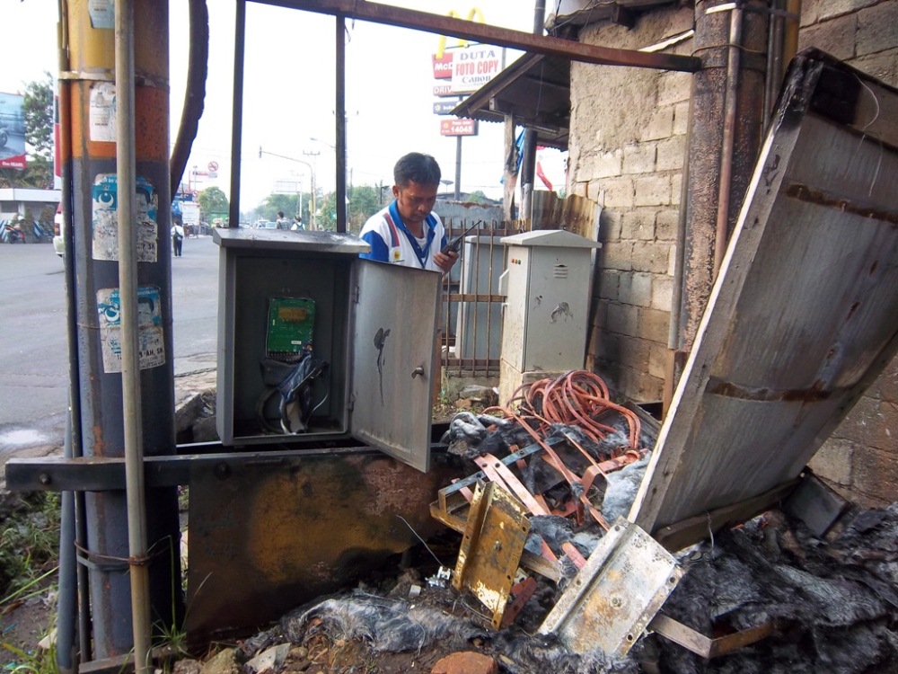 Gardu PLN Meledak, 600 Pelanggan Cikokol Terancam Padam