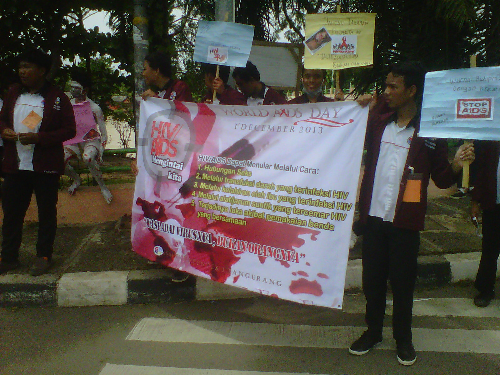 Pelajar Tangerang Kampanye Bahaya AIDS