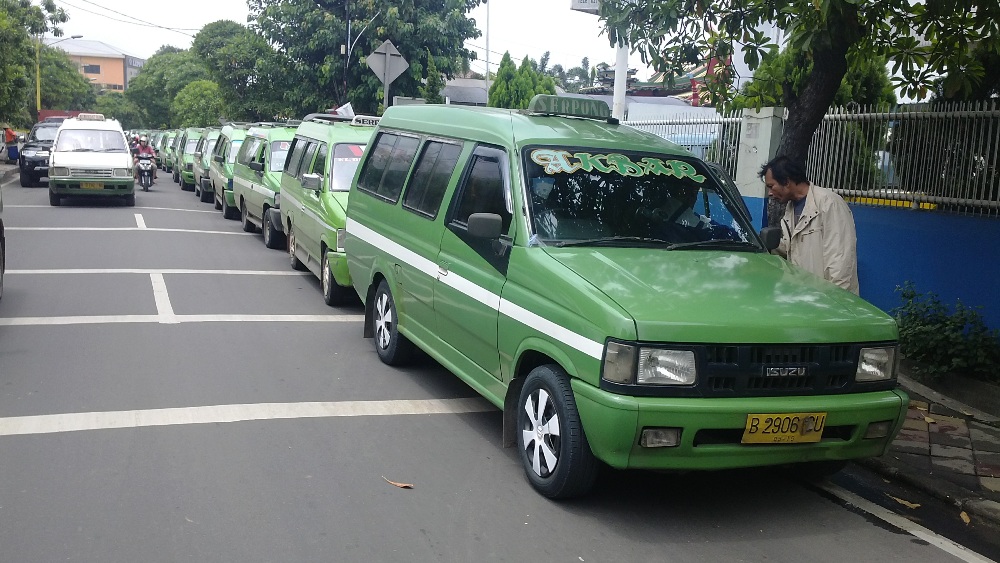 Ditodong Pistol, Sopir Angkot B07 Demo