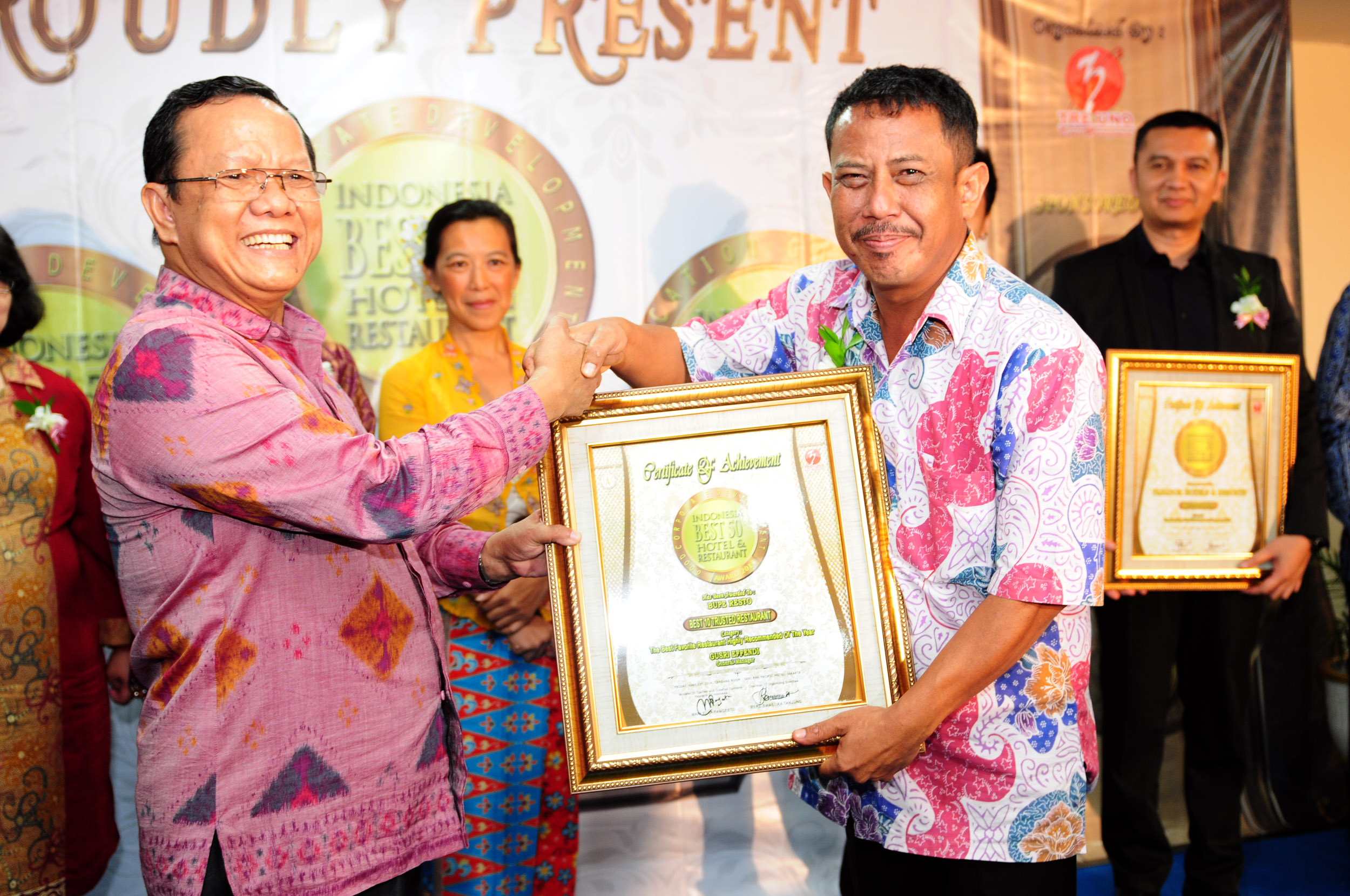 Bupe Resto Raih Tiga Penghargaan dari Menteri Pariwisata Ekonomi Kreatif