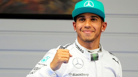 Lewis Hamilton Dibayar Rp 1,7 Miliar Setiap Hari