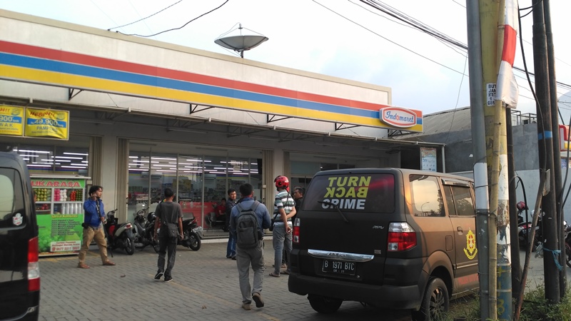 Terjadi Penembakan di depan Indomaret Kebon Besar