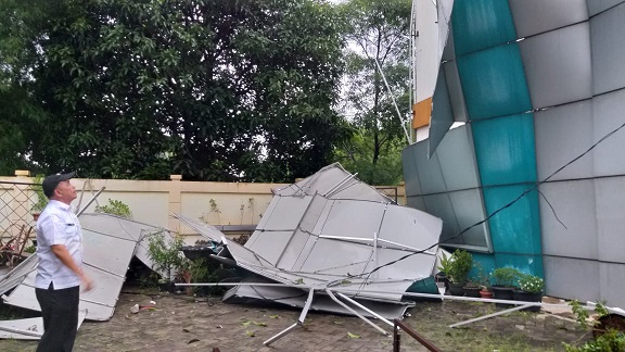 Dinding Runtuh, Dindik Tangsel Pastikan Aktivitas KBM di SDN 01 Rawa ...