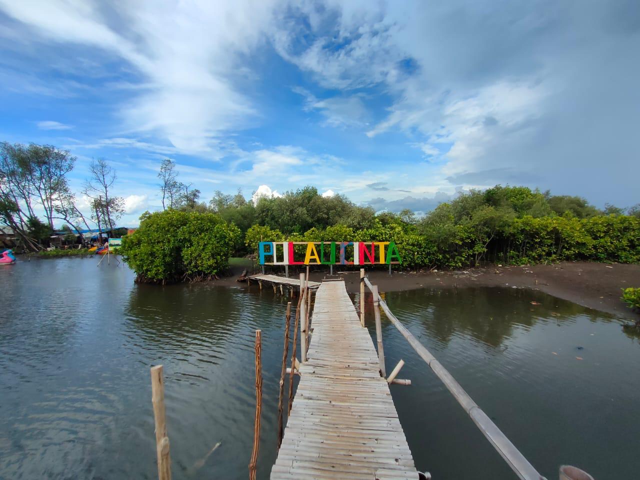 Keindahan Hutan Mangrove di Teluk Naga Tangerang