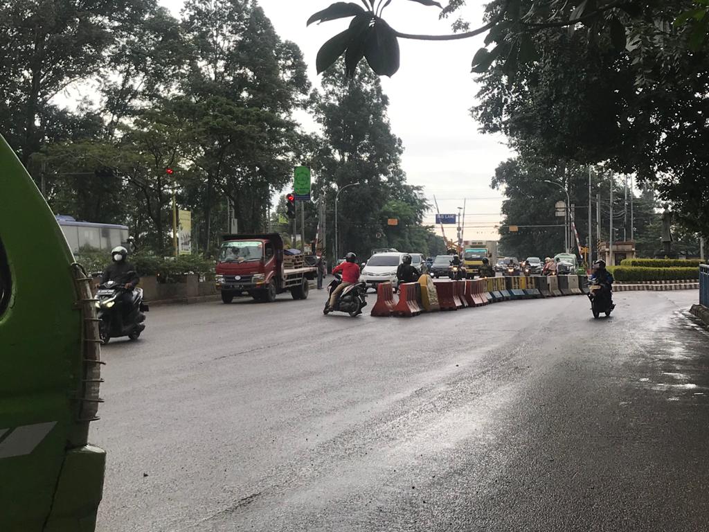 Banyak Pemotor Lawan Arus di Jalan Benteng Betawi Tangerang