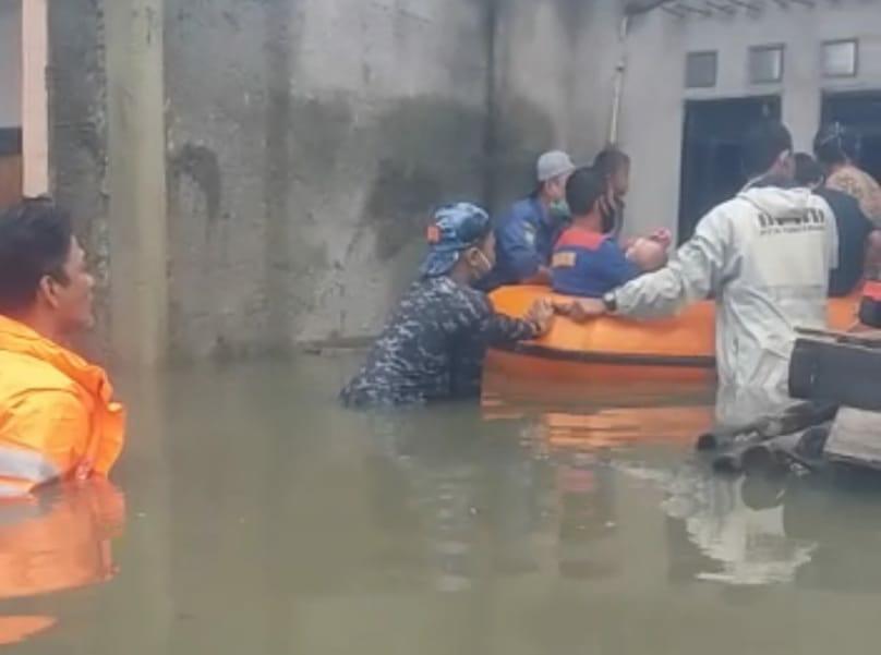 Banjir 2 Meter, BPBD Evakuasi Warga Periuk Tangerang