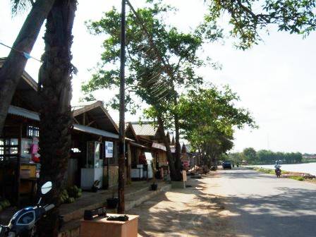 Netizen Keluhkan Warung Makan di Pinggir Danau Tomang Tangerang Tembak ...