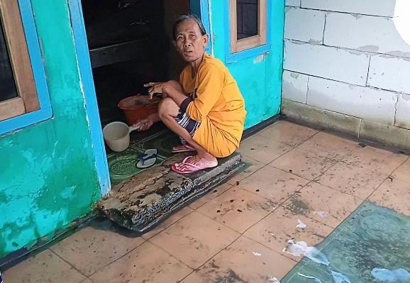 Butuh Bantuan, Korban Banjir di Teluknaga Tangerang Terserang Penyakit Butuh Bantuan, Korban Banjir di Teluknaga Tangerang Terserang Penyakit