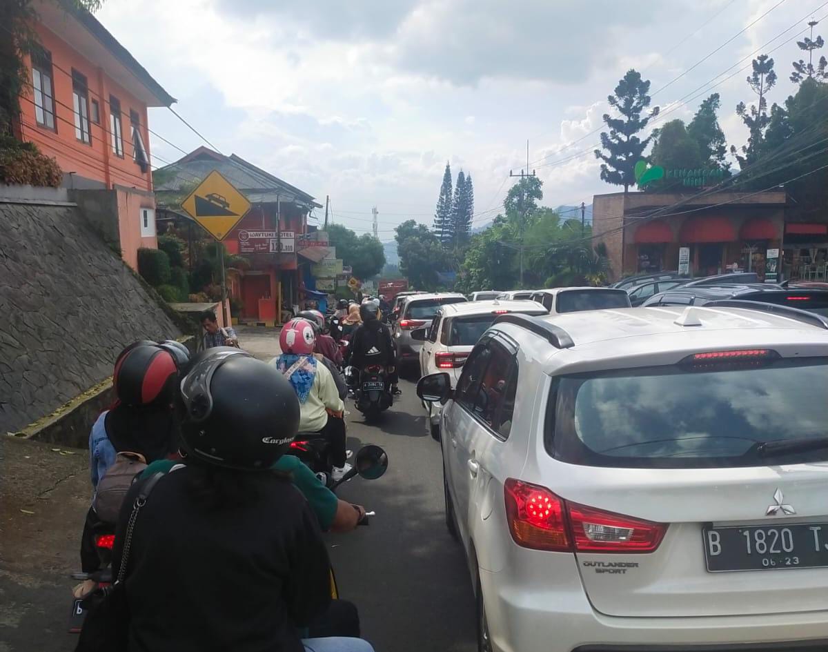 Awas Macet, 30.000 Kendaraan Masuk Kawasan Wisata Puncak Bogor saat Libur Panjang