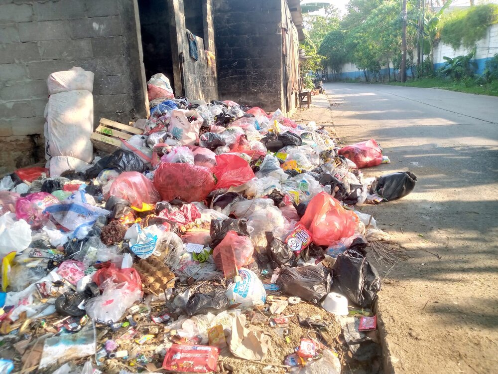 Sampah Menumpuk di Jalan Manis Jaya Tangerang, RT Minta Penambahan Armada