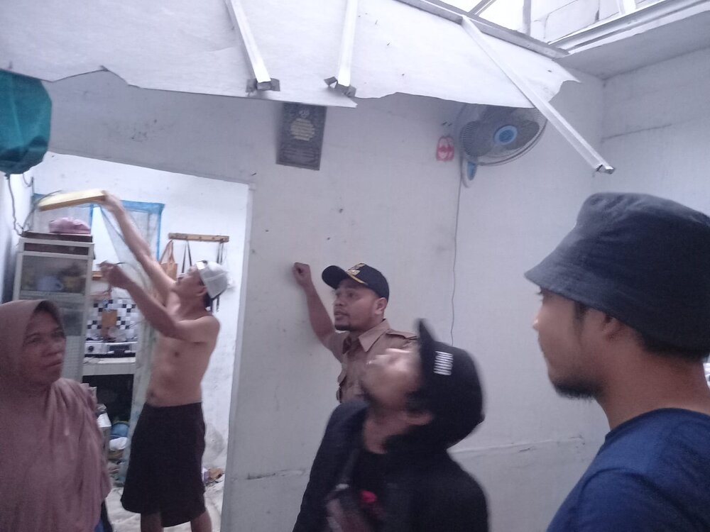 Ratusan Rumah dan Masjid di Ciputat Tangsel Porak-poranda Akibat Hujan ...