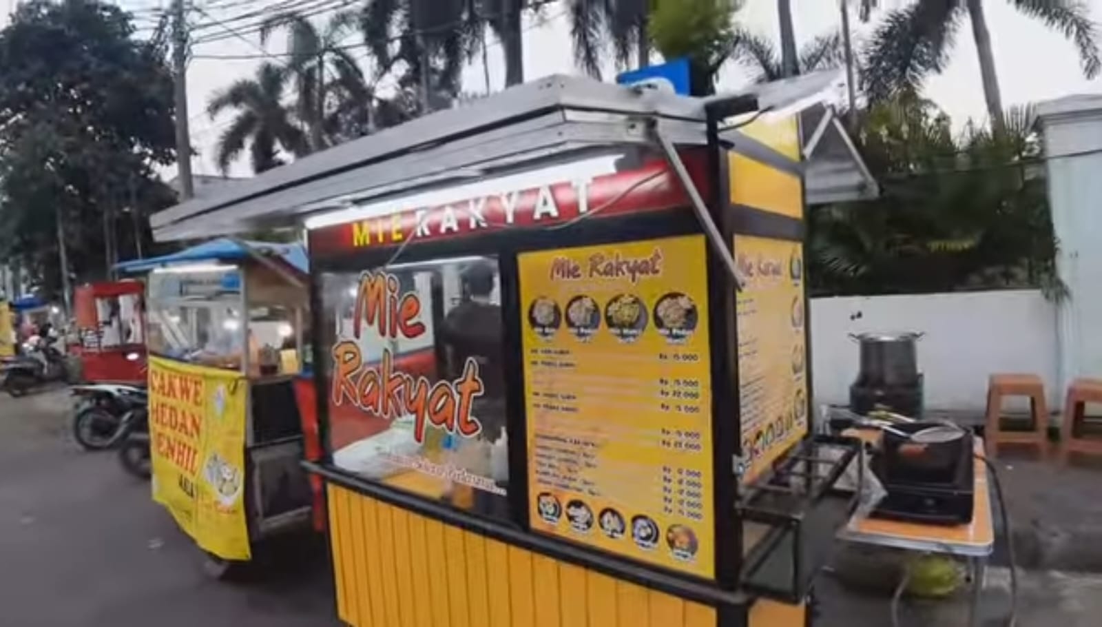 Bukhori Master Chef Indonesia Banting Stir Jualan Mi Rakyat di Pasar ...