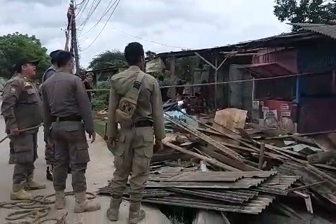 8 Gubuk Asmara Tempat Esek-esek di Solear Tangerang Dirobohkan Satpol PP