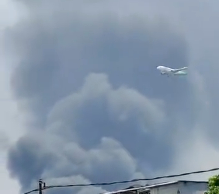 Sempat Dikira TPA Rawa Kucing, Pabrik di Neglasari Tangerang Terbakar