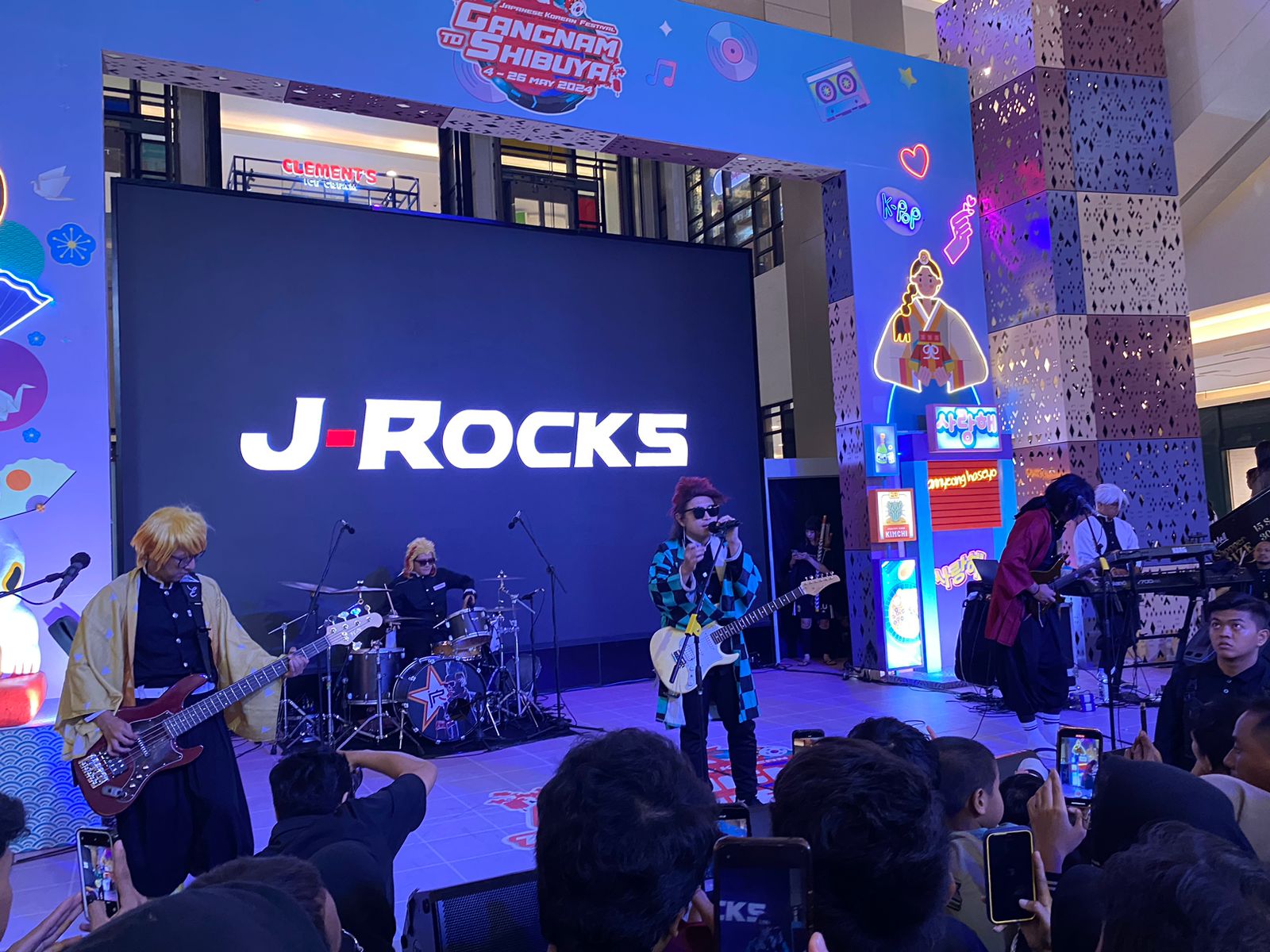 Berkostum Karakter Demon Slayer, Band J-Rock Ramaikan Festival Jepang Korea di Tangcity Mal