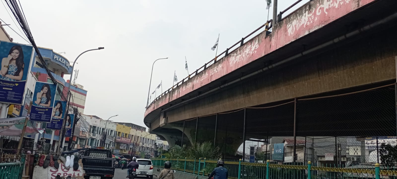 Warga Dihantui Runtuhan Batu Flyover Ciputat Tangsel