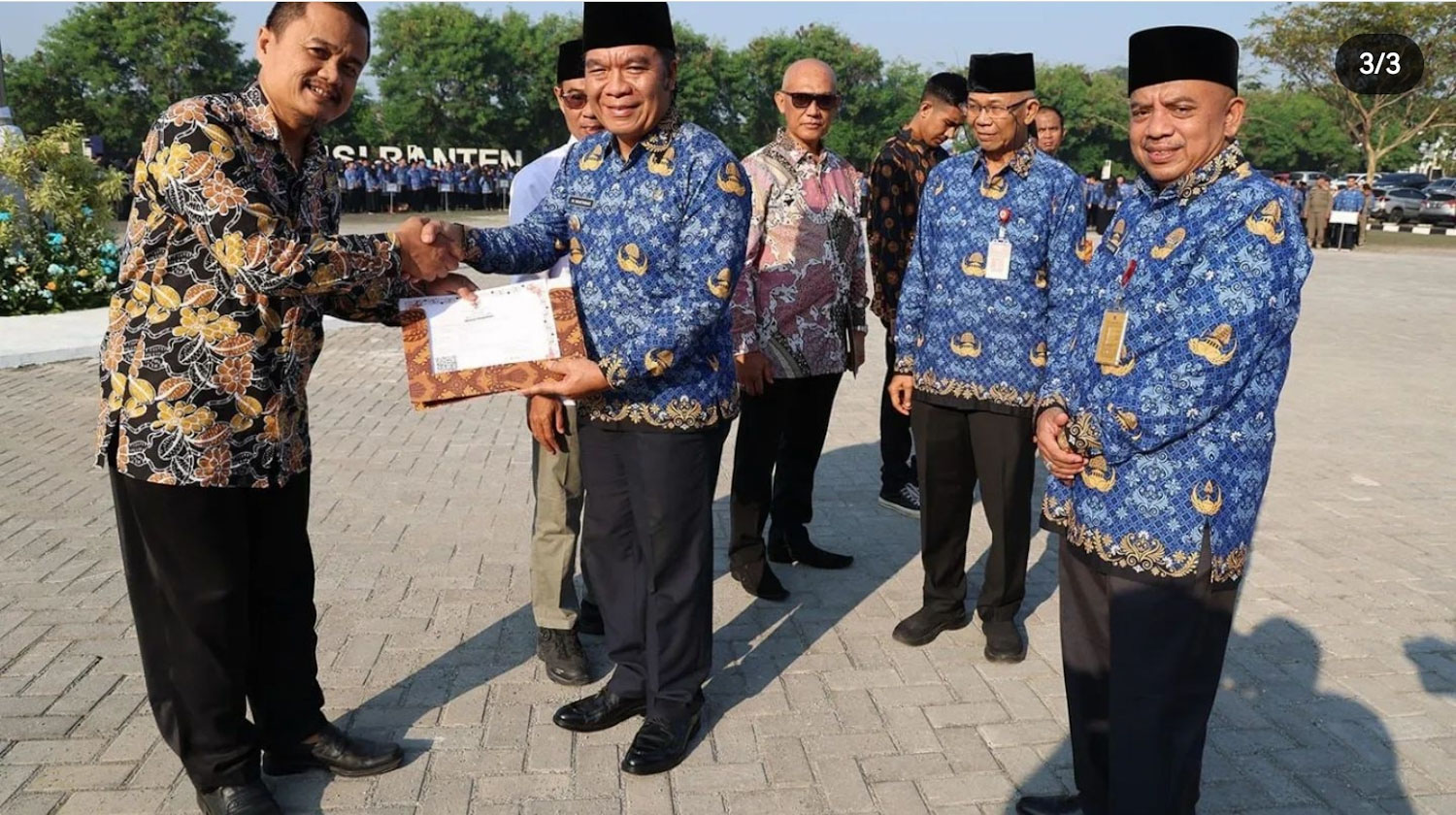 Pemprov Banten Serahkan 690 Sertifikat NIK Koperasi