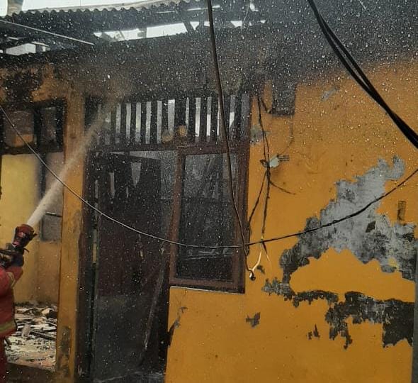 Kontrakan 4 Pintu Ludes Terbakar di Poris Tangerang Diduga Gegara Korsleting Listrik