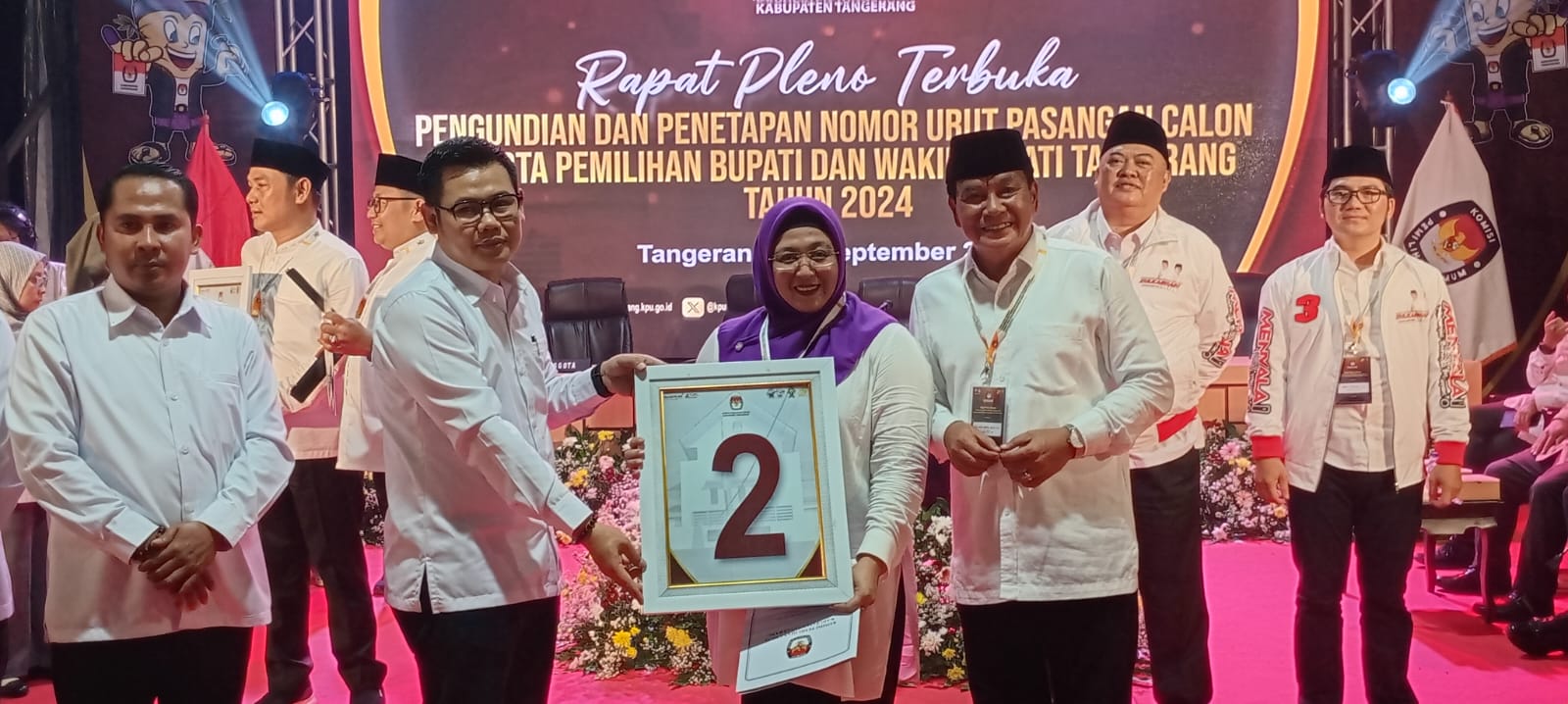 Undi Nomor Urut, Maesyal-Intan Tampil Kompak Pakai Hitam Putih