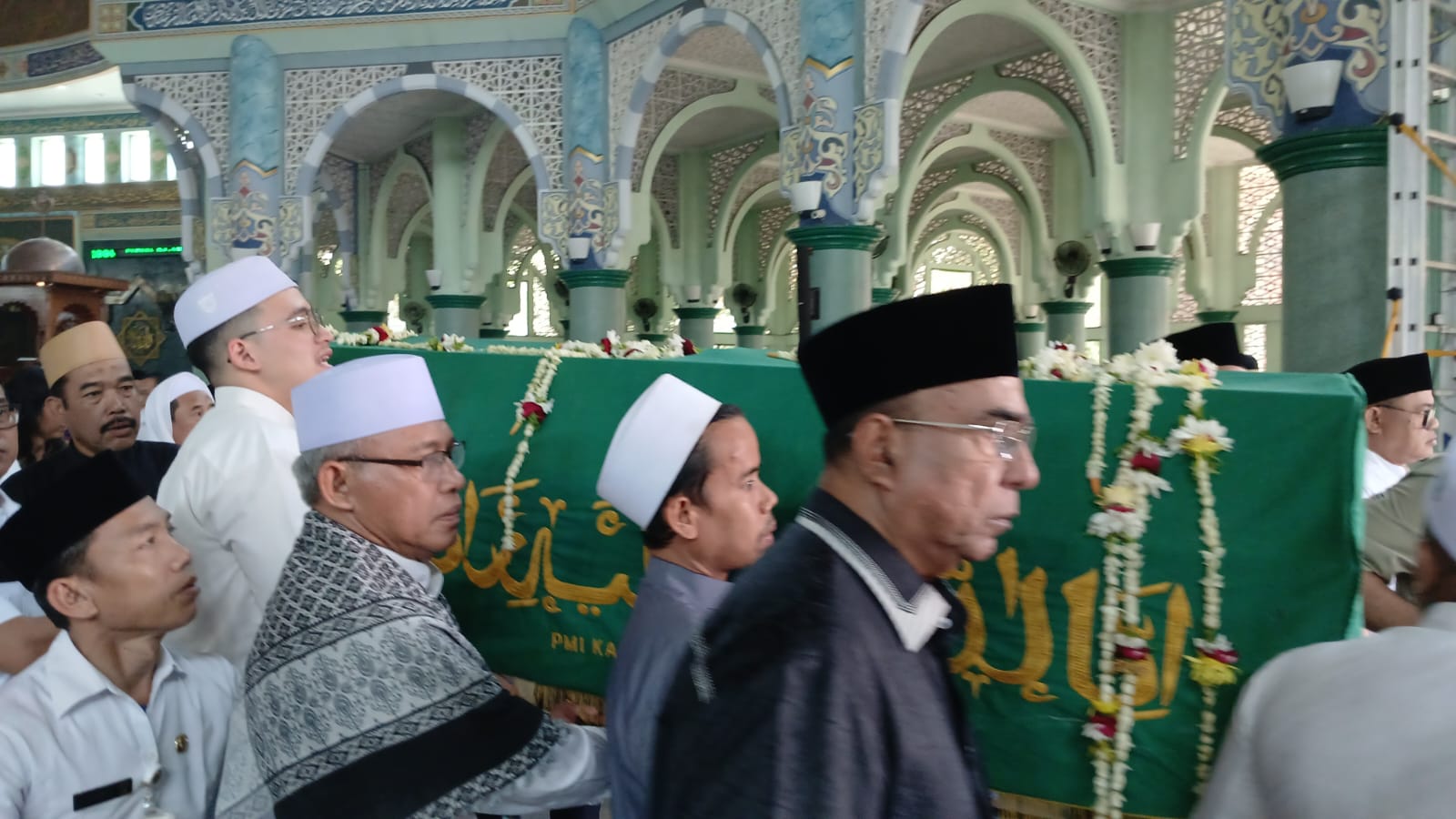 Warga Antarkan Ismet Iskandar ke Peristirahatan terakhir, Bukti ...