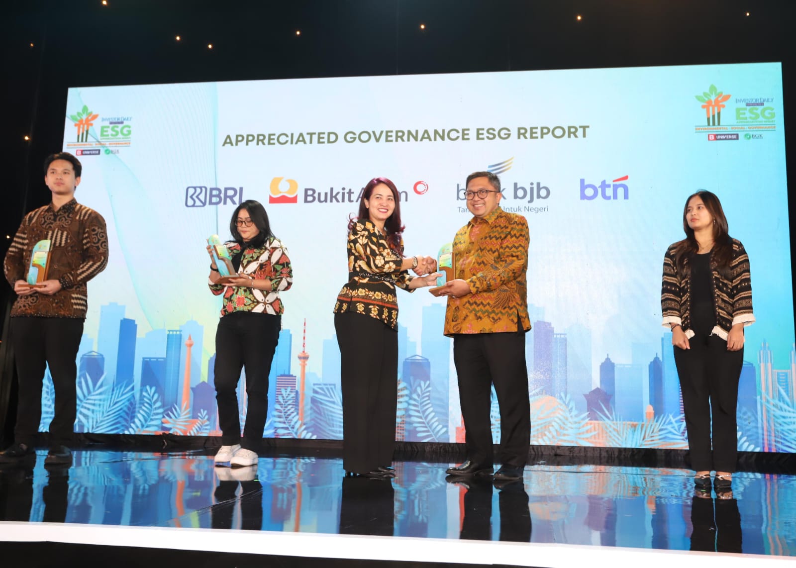 bank bjb Sabet 2 Penghargaan dalam Bidang ESG dan GCG