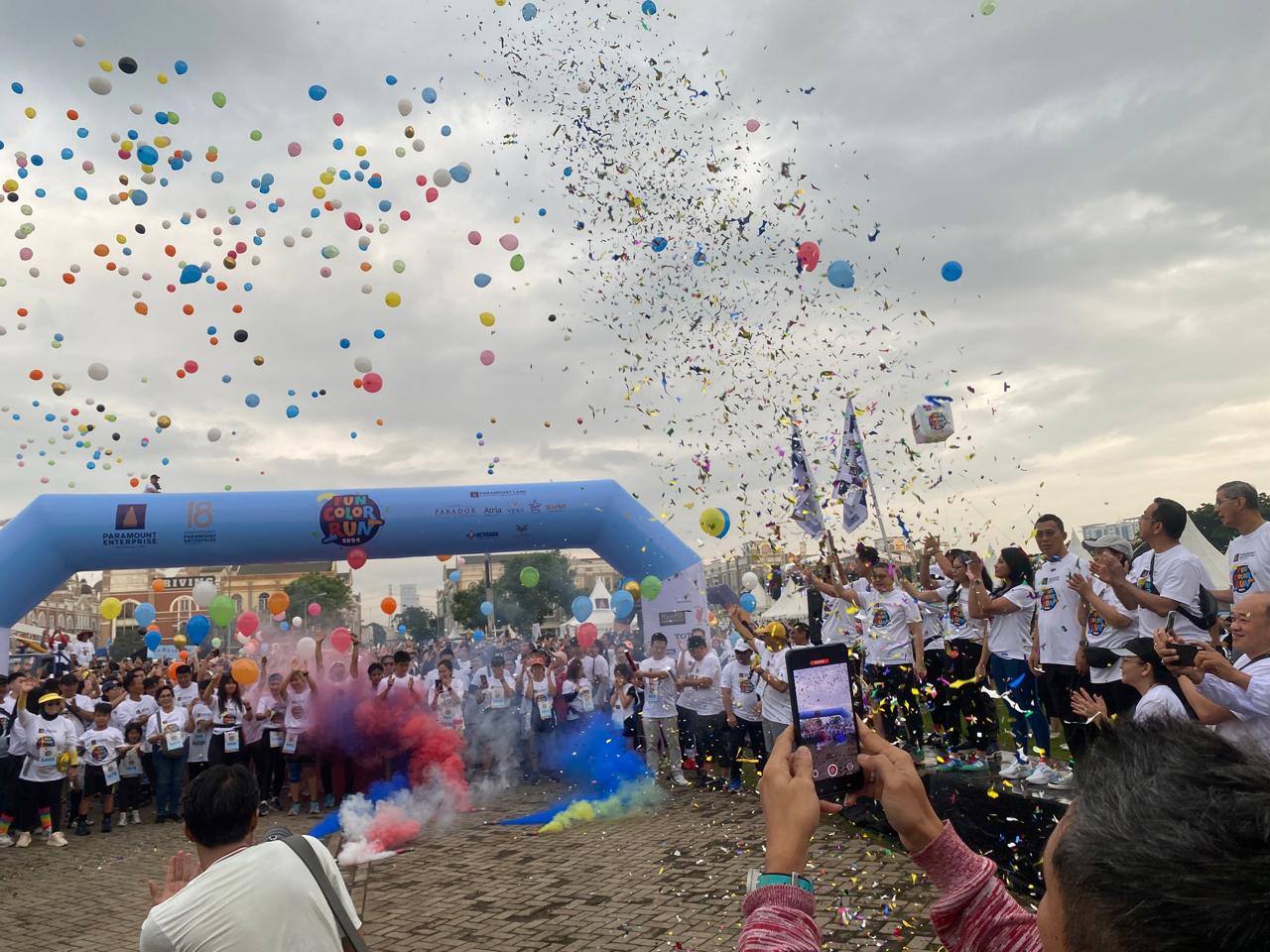 Dimeriahkan Padi Reborn, Paramount Fun Color Run 2024 Diikuti 10.000 ...