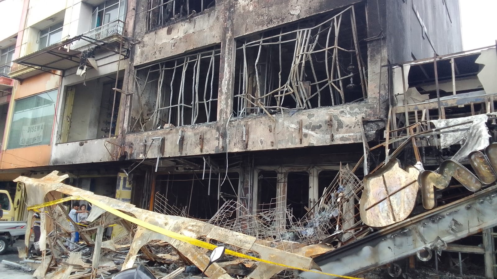 Berawal dari Ledakan, 2 Ruko Berlantai 4 Ludes Terbakar di Pondok Jagung Tangsel