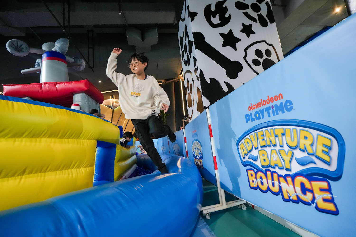 Serunya Bermain Wahana Adventure Bay Bounce di Carstensz Mall Tangerang