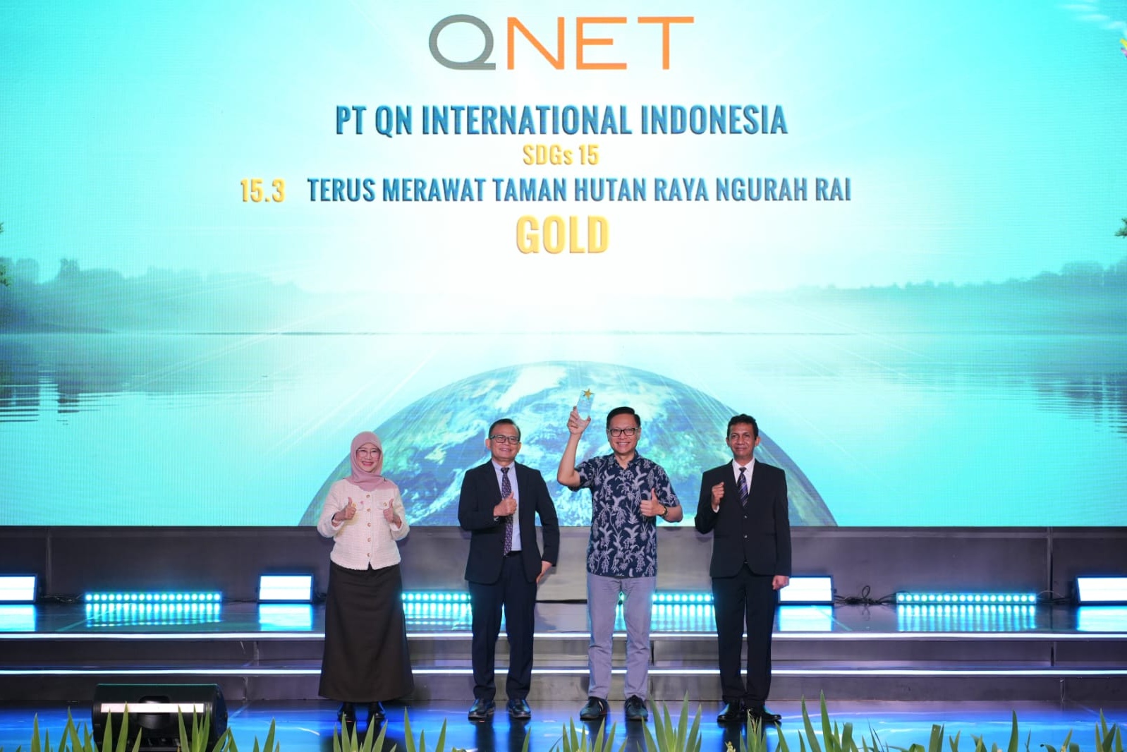 Tingkatkan Ekosistem Pantai Indonesia, QNET Raih Gold di Indonesia SDGs Award 2024