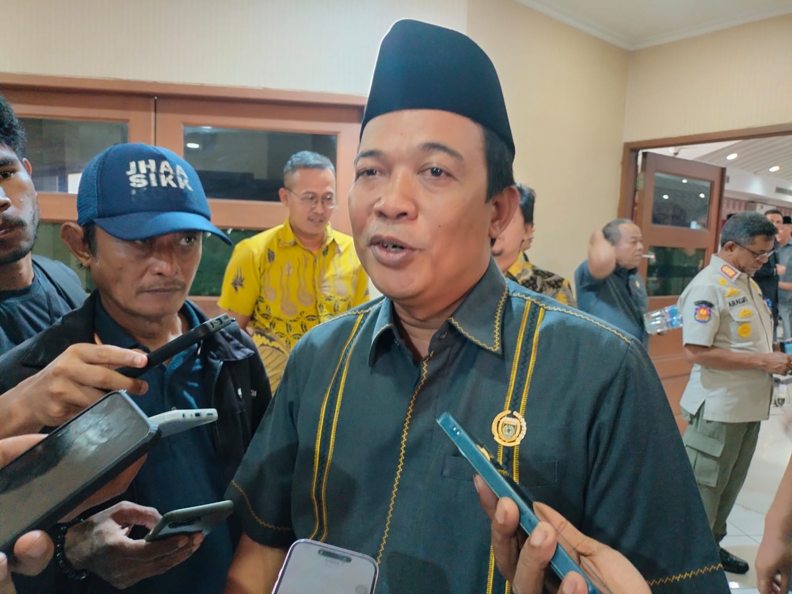 Rusdi Alam Bantah Isu Baju Adat Istri Dewan Capai Rp39 Juta untuk HUT ...