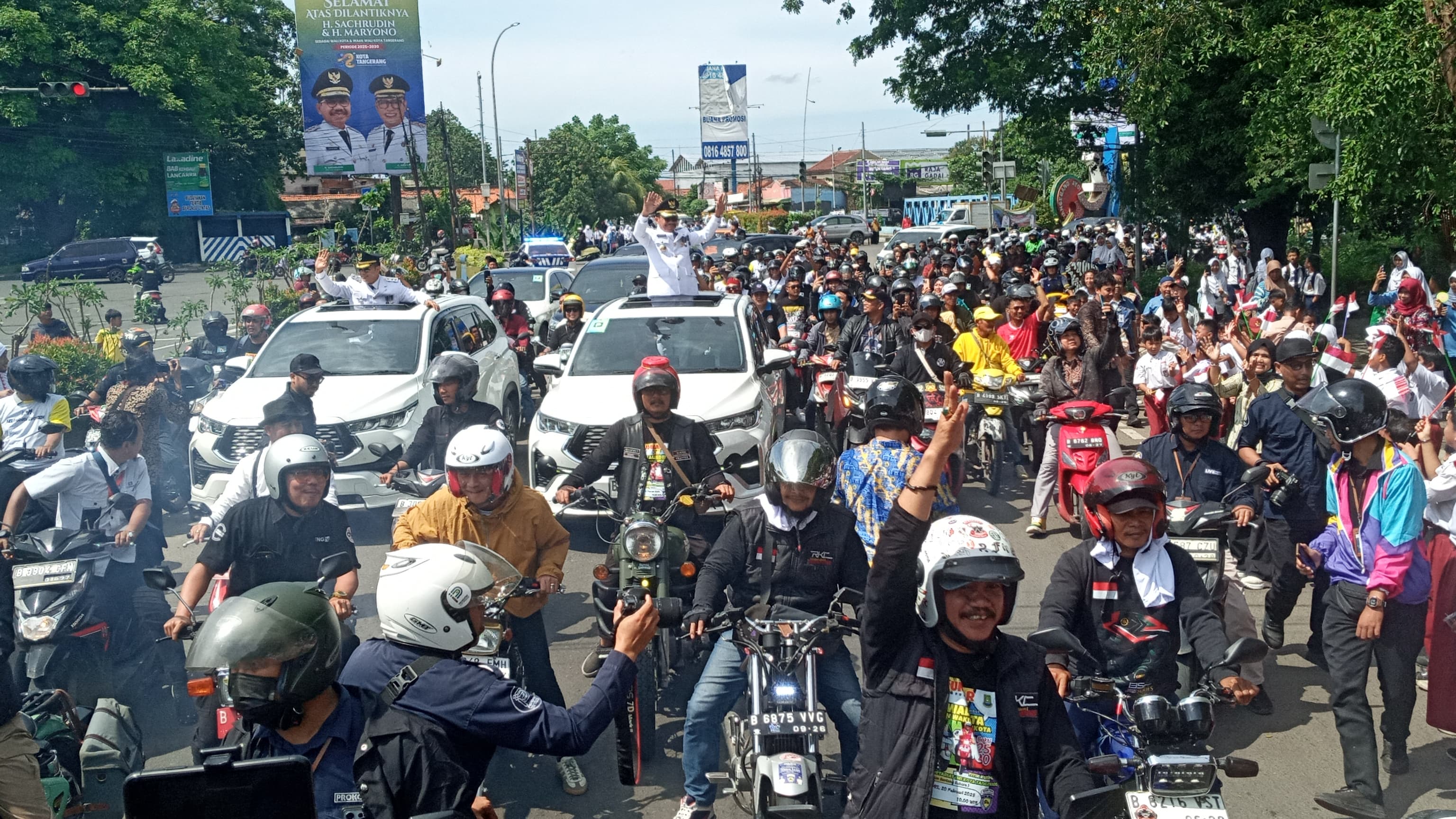 Ribuan Warga Sambut Sachrudin-Maryono, Konvoi Meriah Iringi Kedatangan di Kota Tangerang
