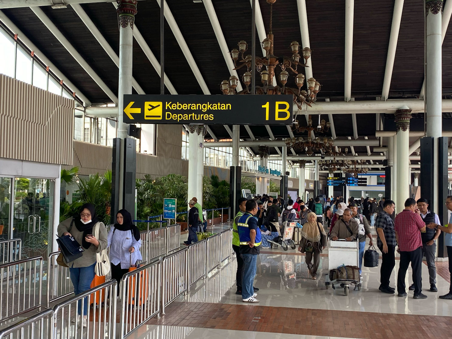 Penumpang Salah Turun Terminal Bakal Diantar Gratis di Bandara Soekarno ...