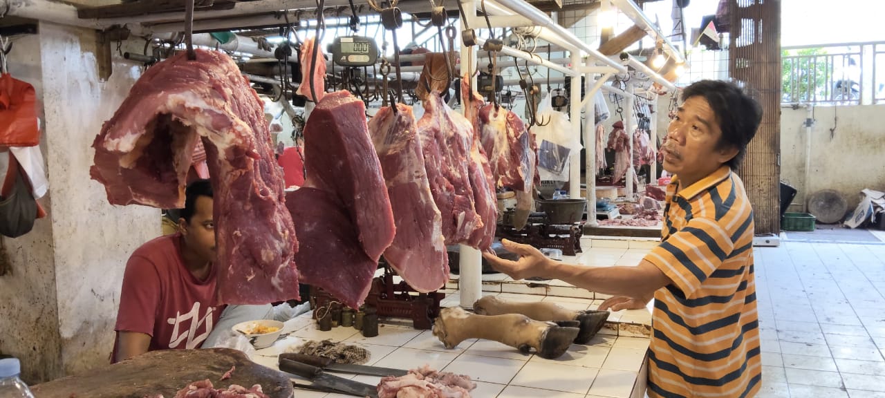 Pedagang Daging Sapi di Pasar Malabar Tangerang Sepi Pembeli