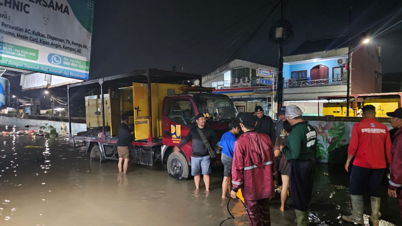 Tangani Banjir, Pemkot Tangsel Operasikan Mesin Pompa dan Evakuasi Warga
