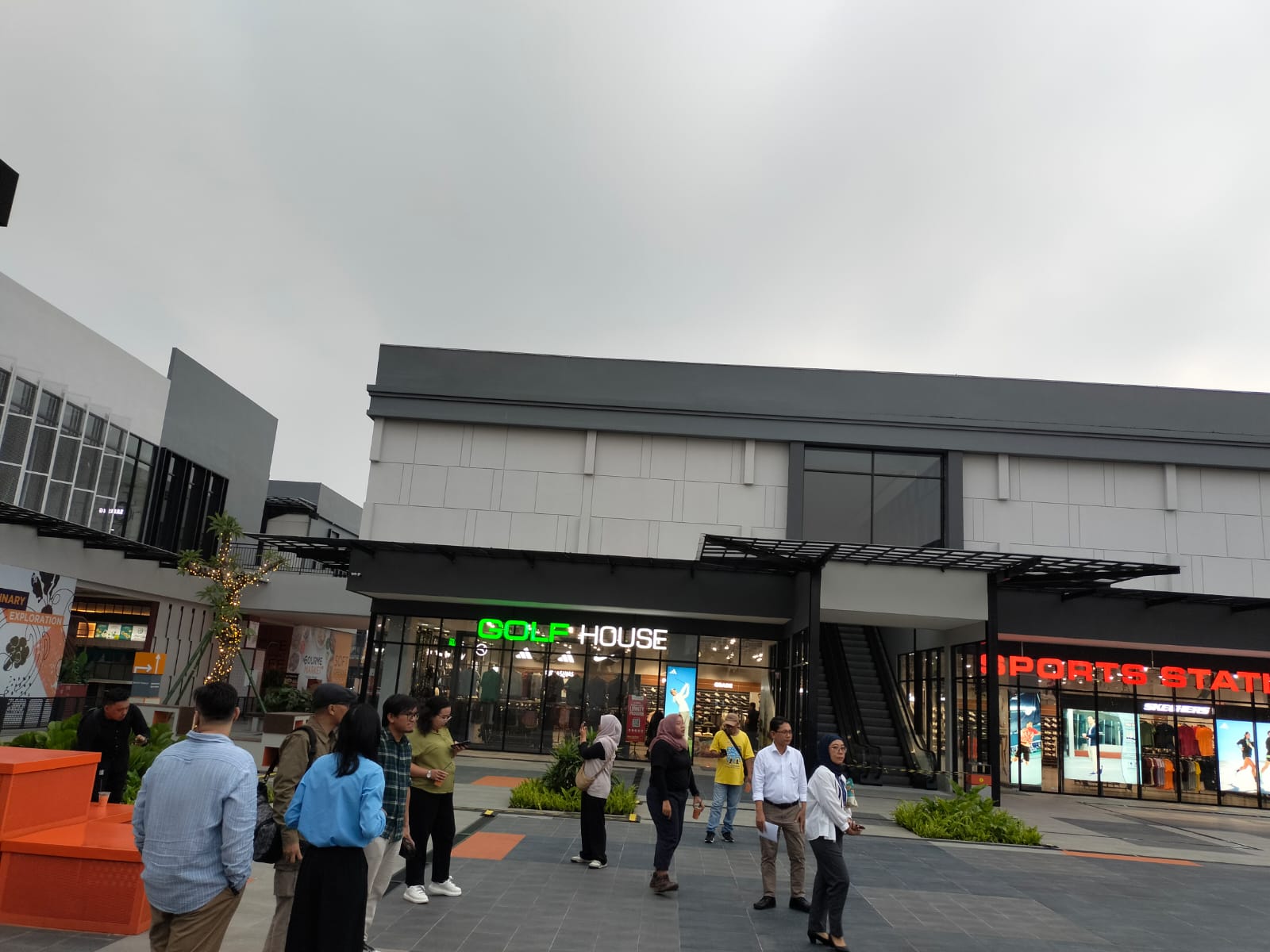 Hampton Square Destinasi Lifestyle dan Kuliner Terbaru di Kawasan ...