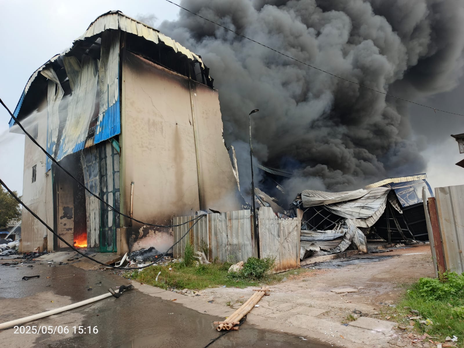 Pabrik Helm dan Styrofoam di Cikupa Terbakar Hebat Disertai Ledakan