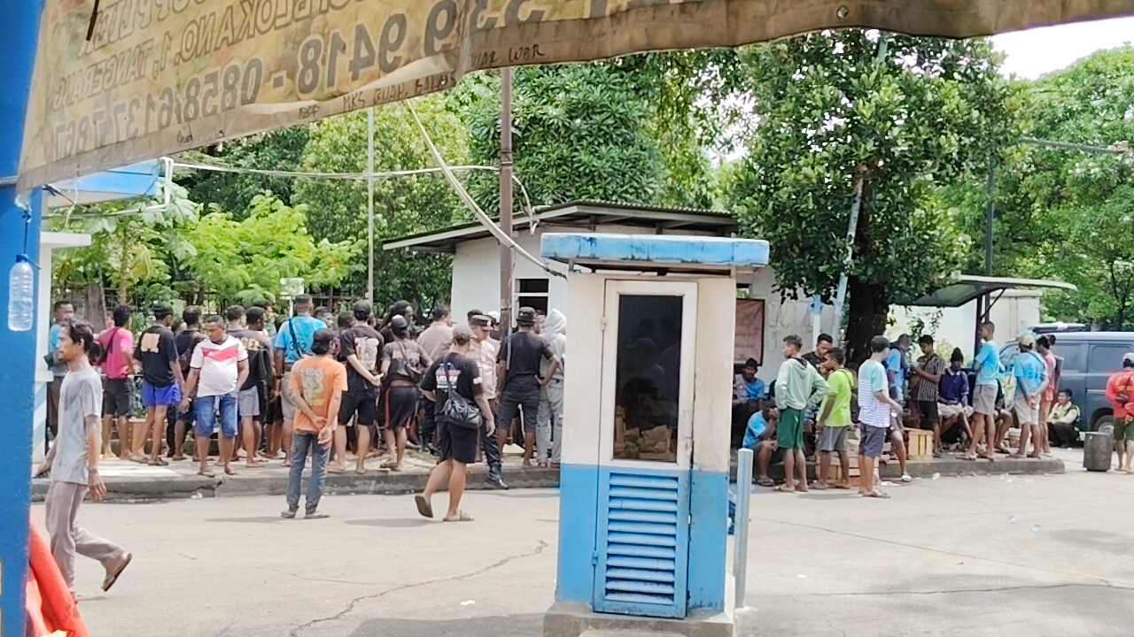 Ratusan Kuli Panggul Pasar Induk Tanah Tinggi Demo, Diduga Tuntut Soal Upah