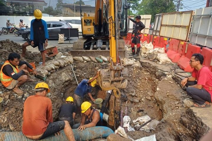 Perbaikan Kebocoran Pipa Tirta Benteng di Karawaci Terkendala Pipa Gas dan Fiber Optik, Target ...